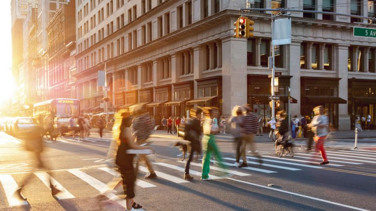 Peatón, circule por la izquierda - LegalToday