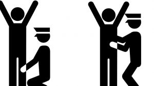 Cacheo con desnudo integral - LegalToday